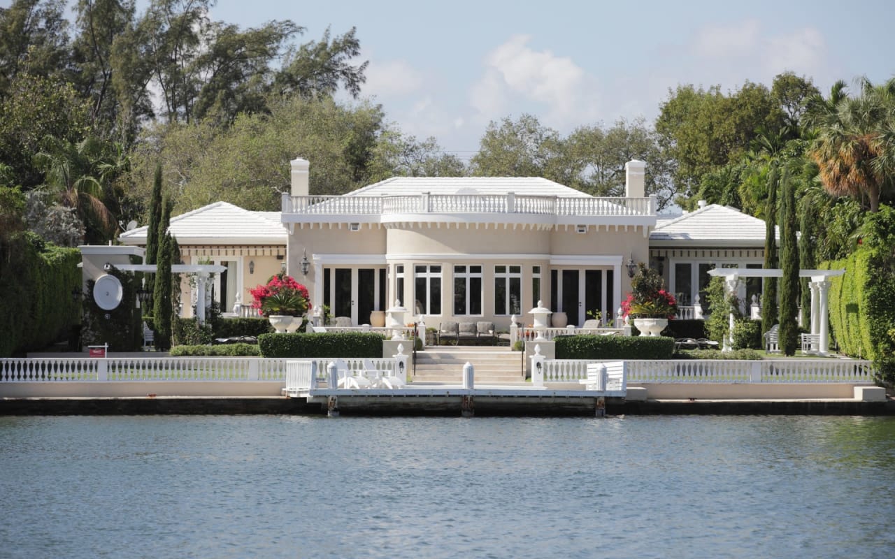 Waterfront - Homes | Winkle and Company
