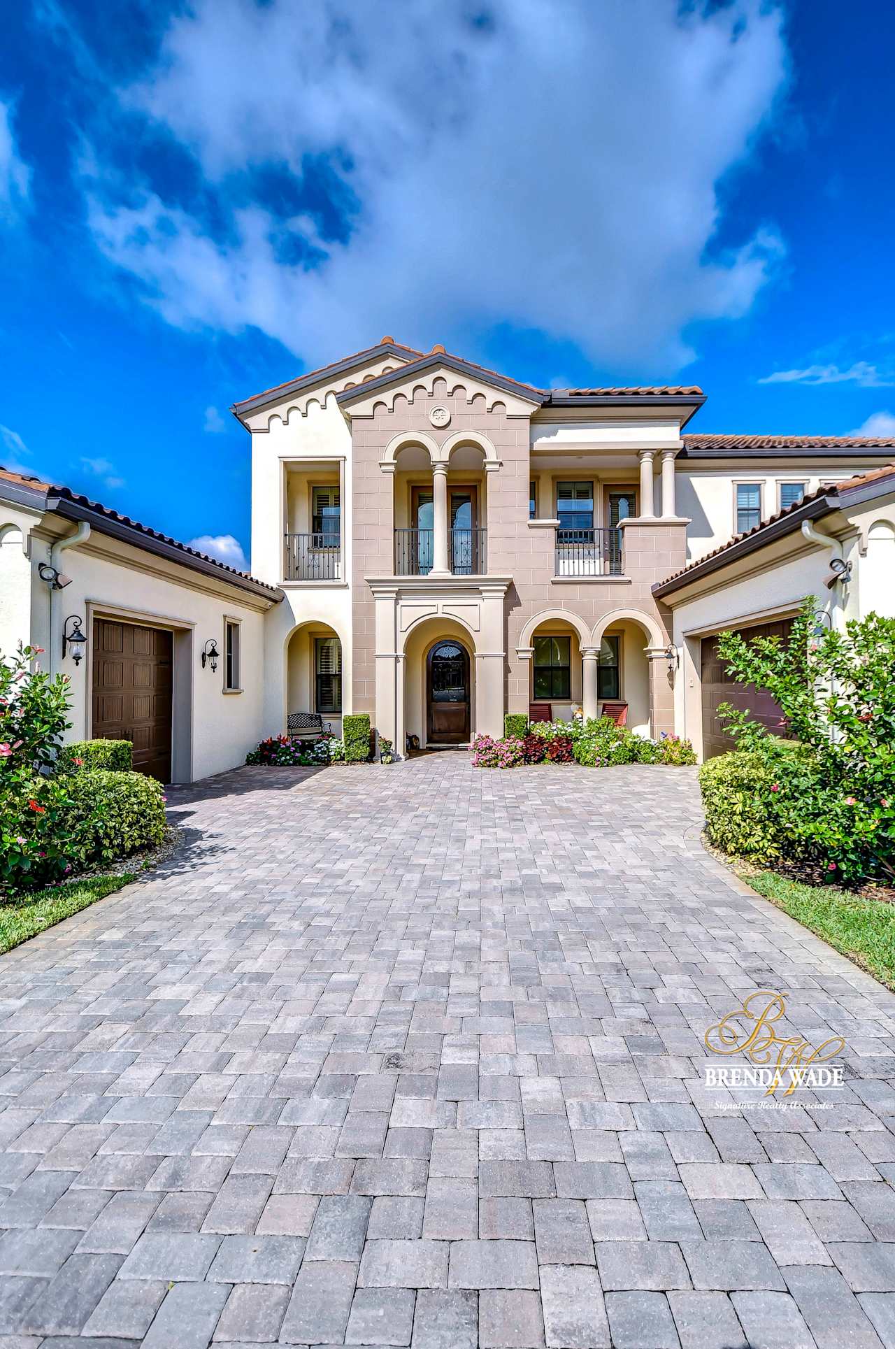 PRICE REDUCED! | 122 BROOKOVER LN
