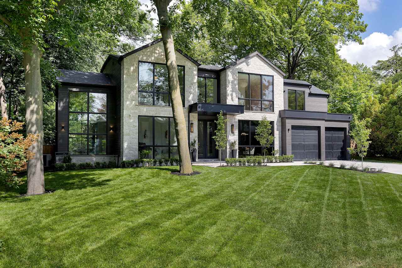 2102 Glenforest Crescent | Oakville, ON L6J 2G4 | Goodale Miller Team