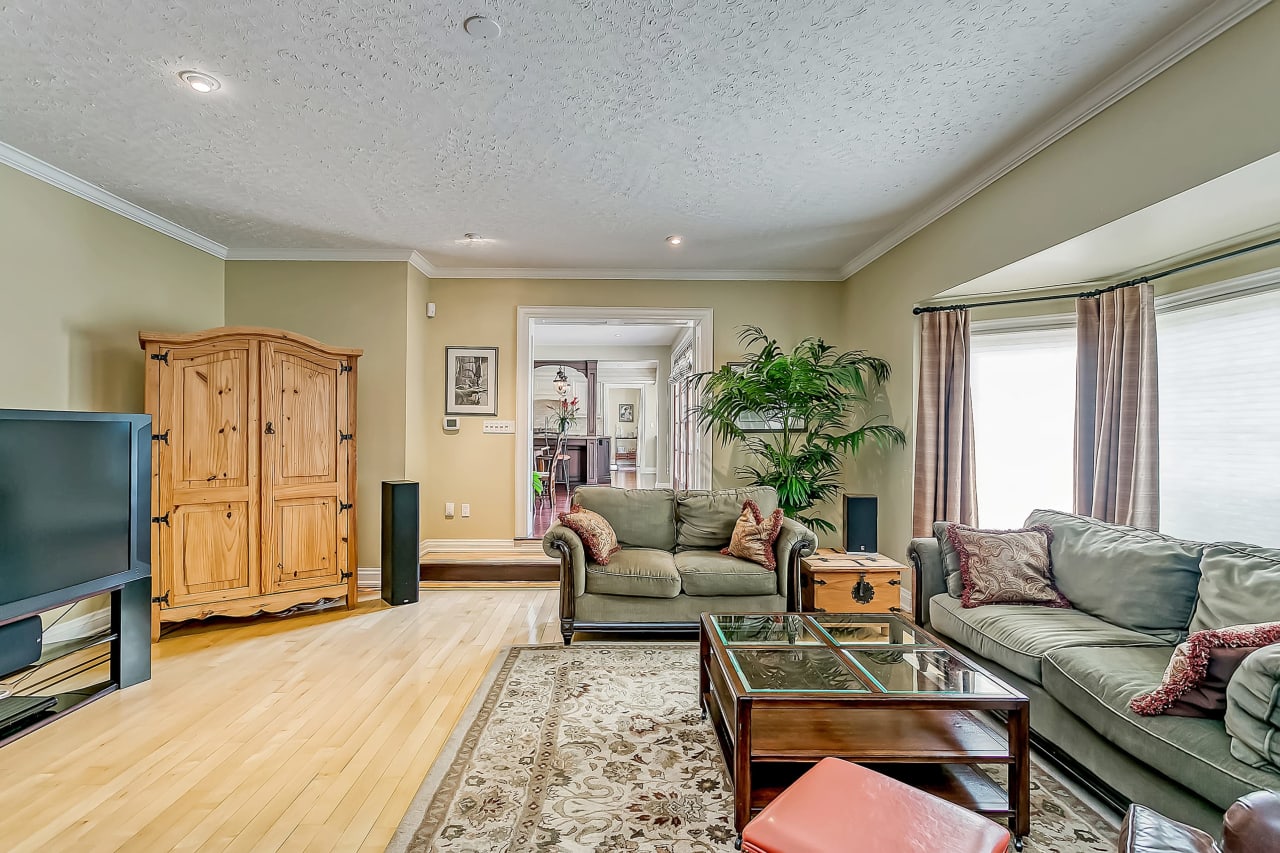 282 Chartwell Road | Oakville, ON L6J 3Z9 | Goodale Miller Team