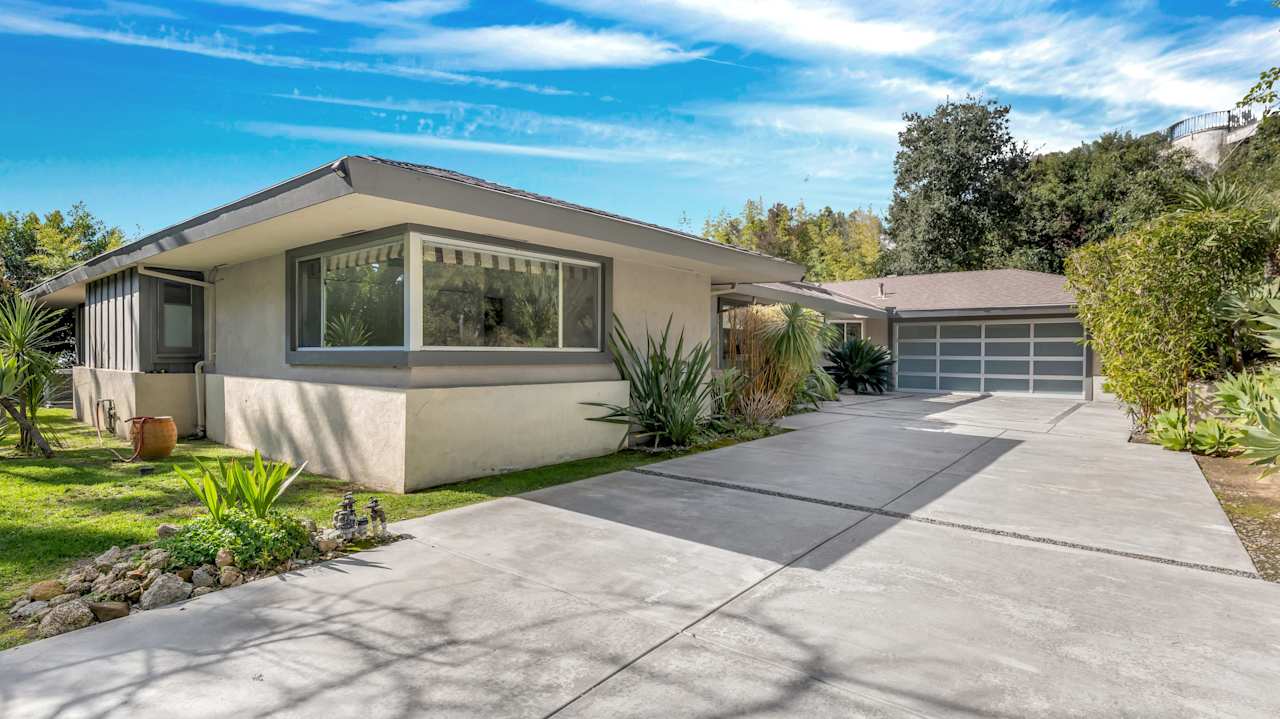 1835 North Doheny Drive