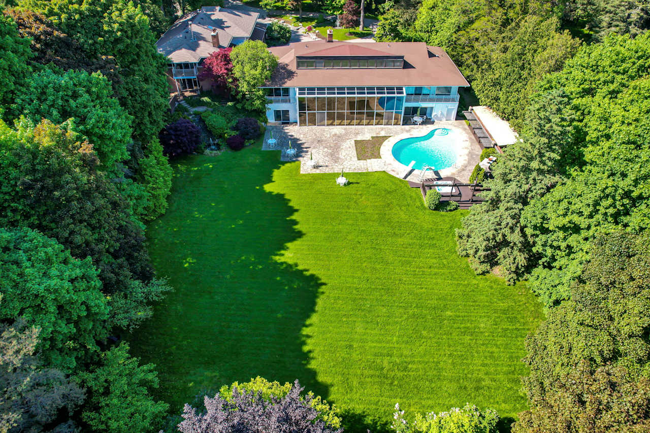 Sprawling Ravine Estate | Barry Cohen Homes