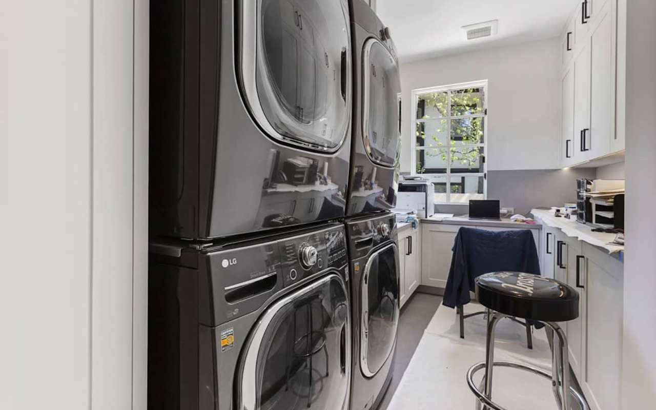 Crest Court | Projects