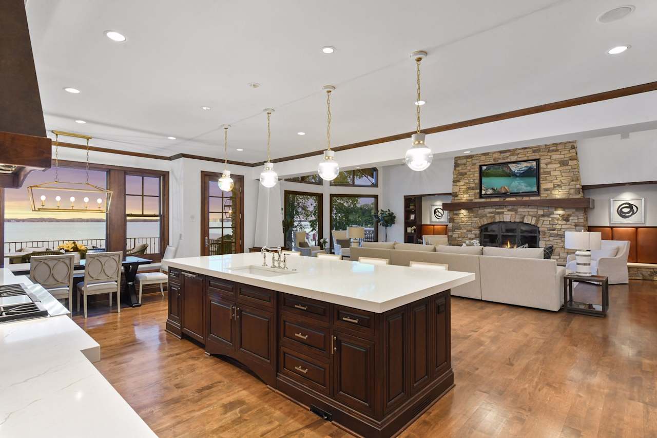 20630 Linwood Road, Deephaven | John Adams Real Estate