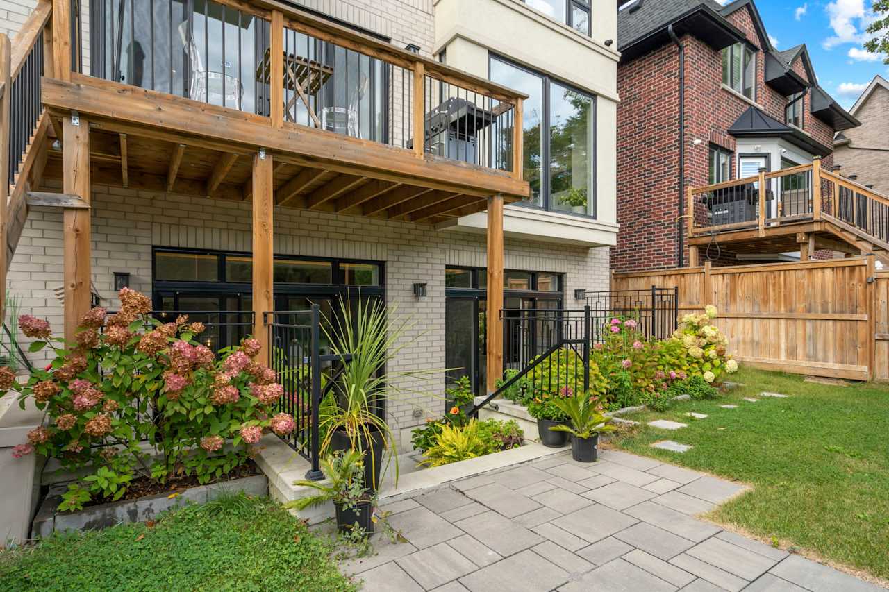 SOLD: Spectacular Contemporary Residence | Barry Cohen Homes