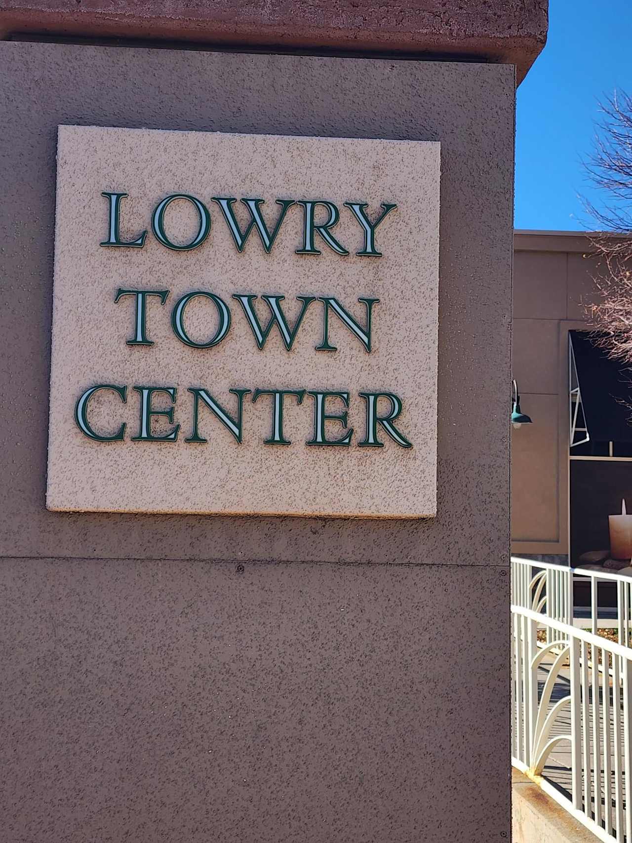 Lowry | Neighborhood Guide