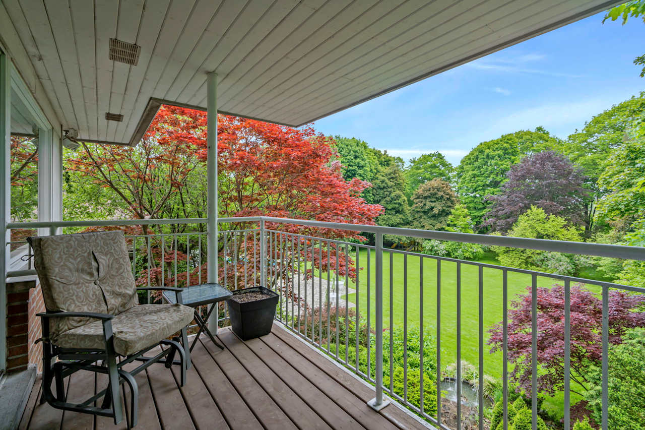 Sprawling Ravine Estate | Barry Cohen Homes