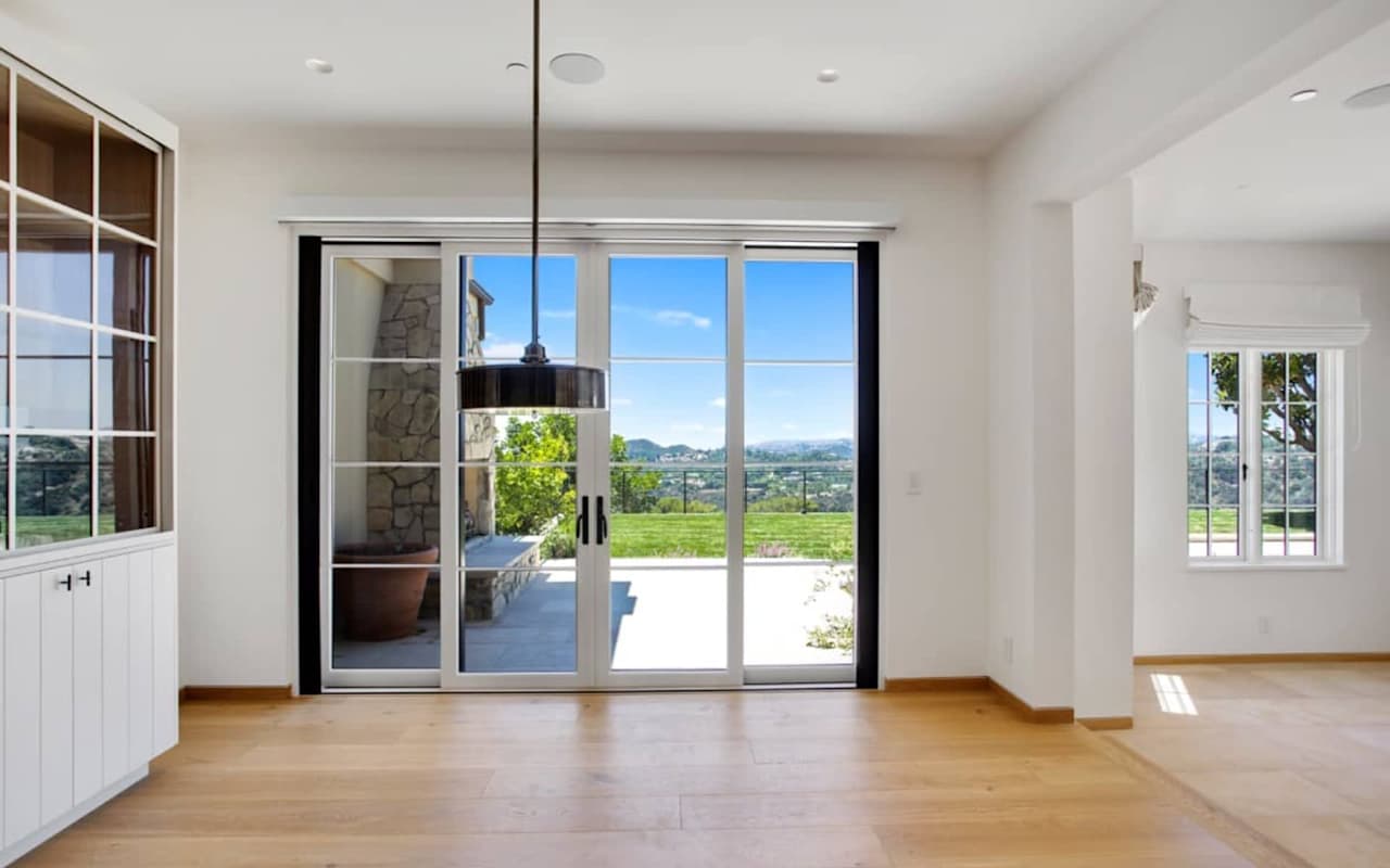 Crest Court | Projects