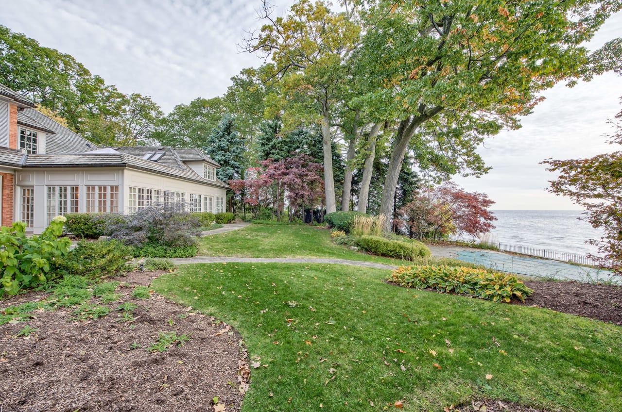 2 Ennisclare Drive West | Oakville, ON L6J 4N2 | Goodale Miller Team