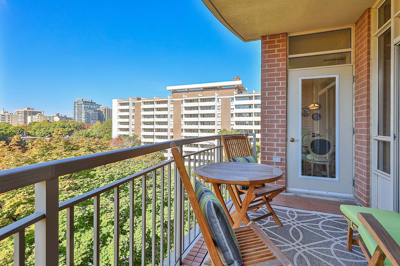55 Delisle Avenue Unit: 704 | Toronto, ON M4V3C2 | 3 Beds | Jonathan ...