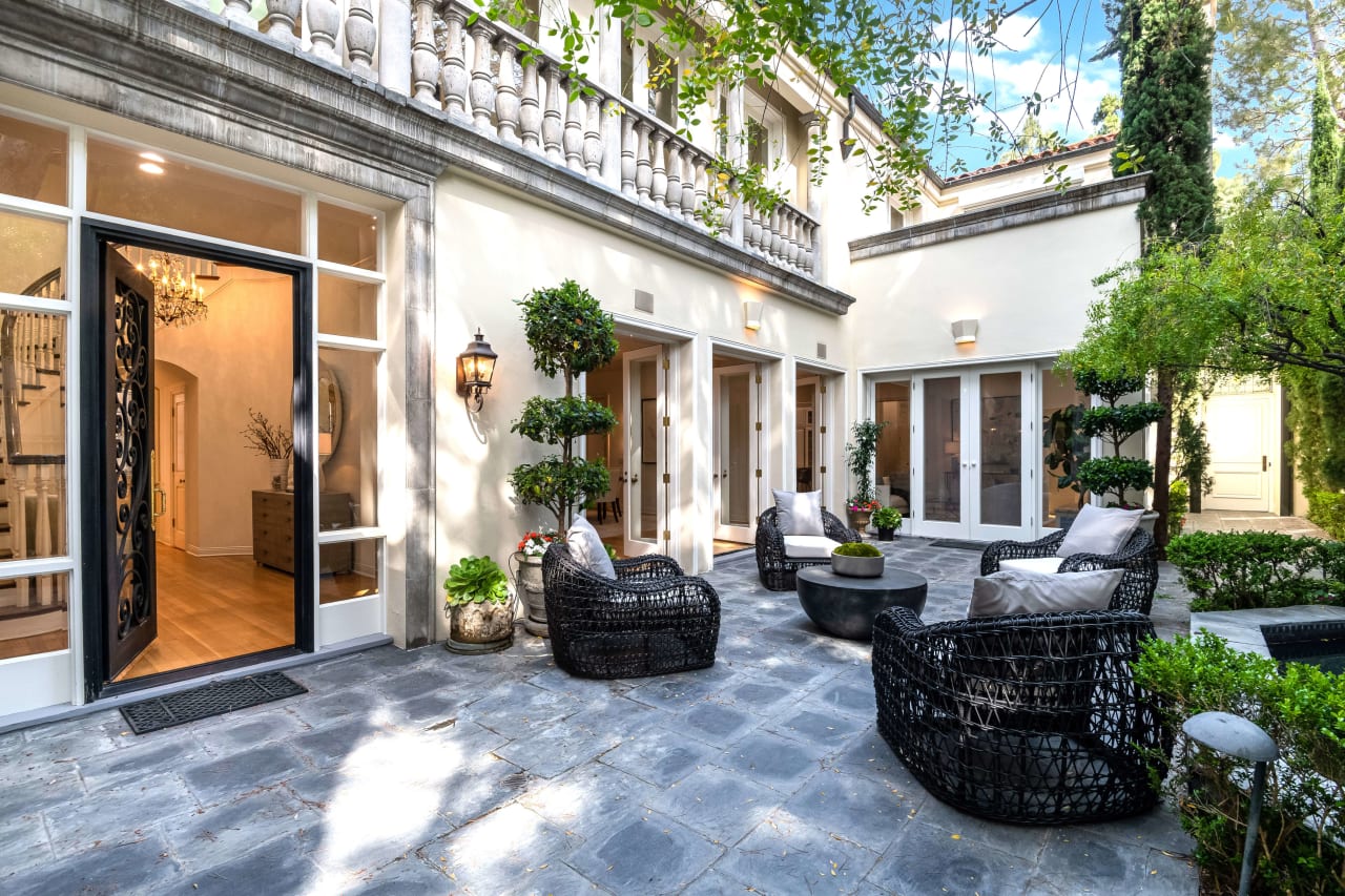 Beverly Hills Real Estate Agent | Jade Mills | Realtor Agency