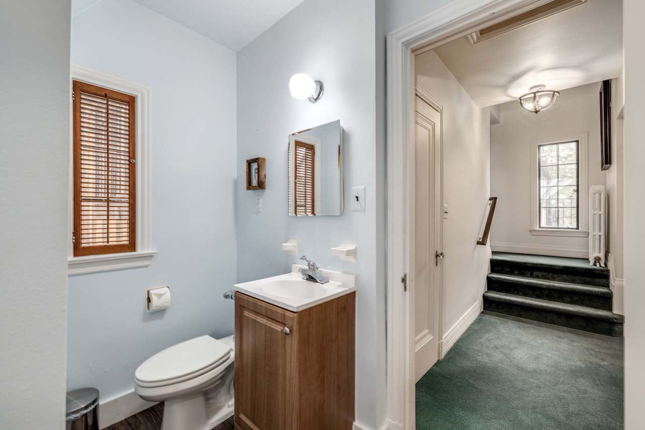 1900 Strathcona Drive