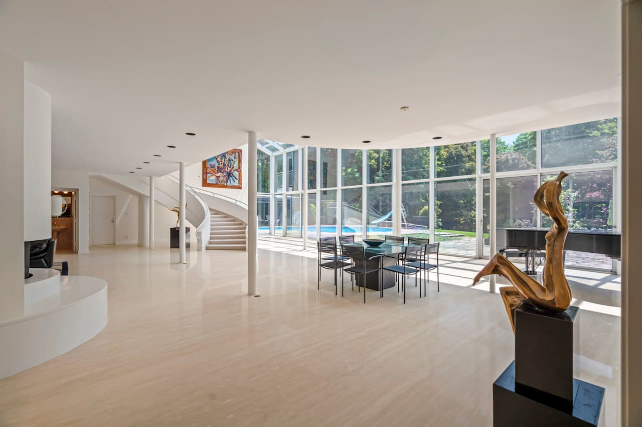 Sprawling Ravine Estate | Barry Cohen Homes