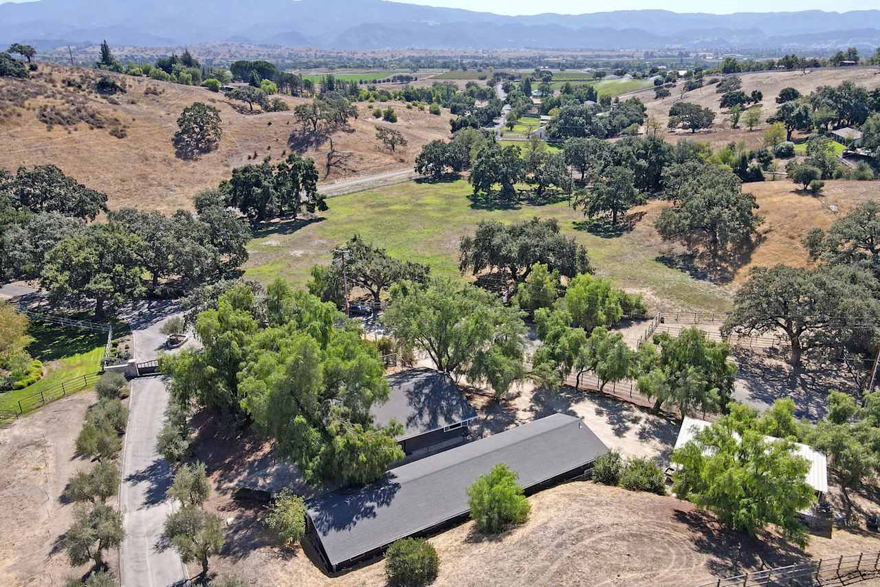 EQUESTRIAN COMPOUND IN WOODSTOCK RANCH