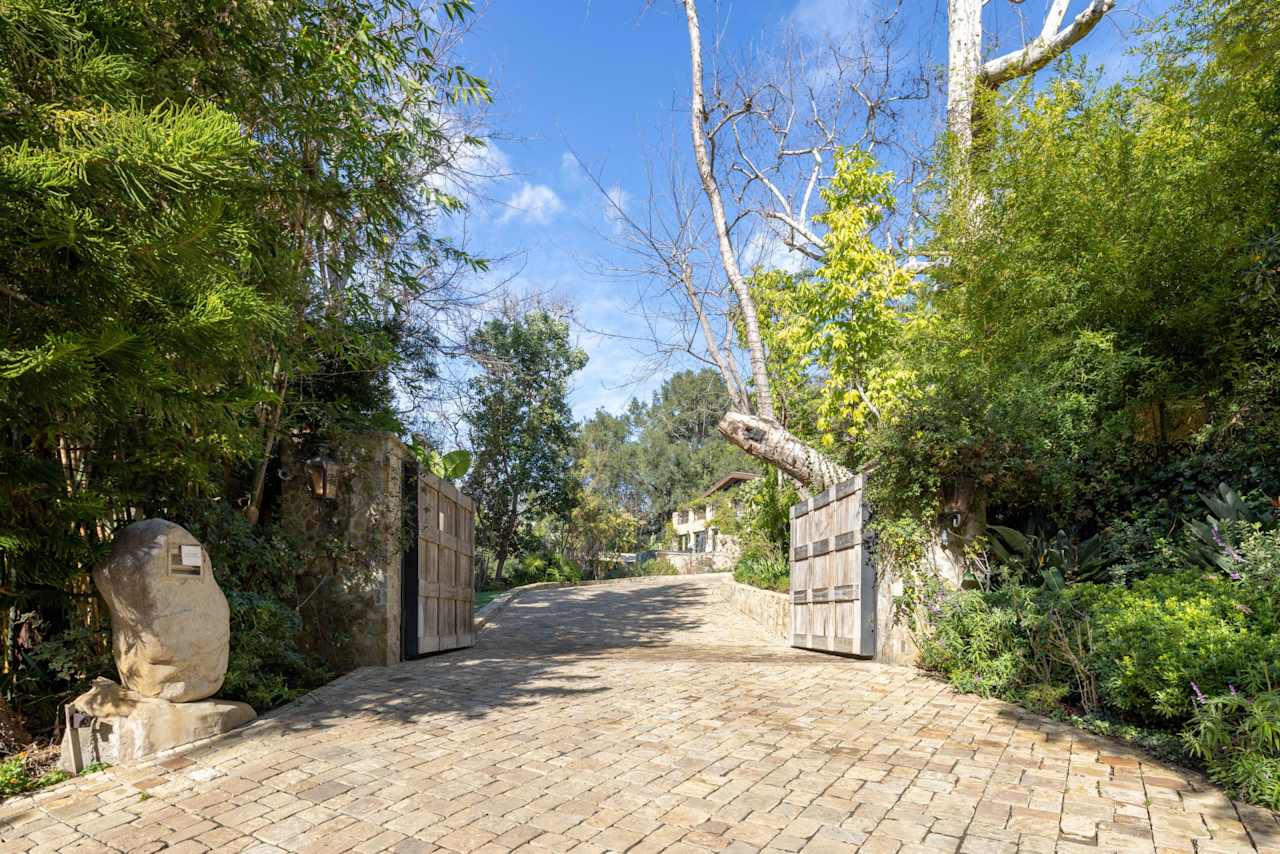 1492 Stone Canyon Rd