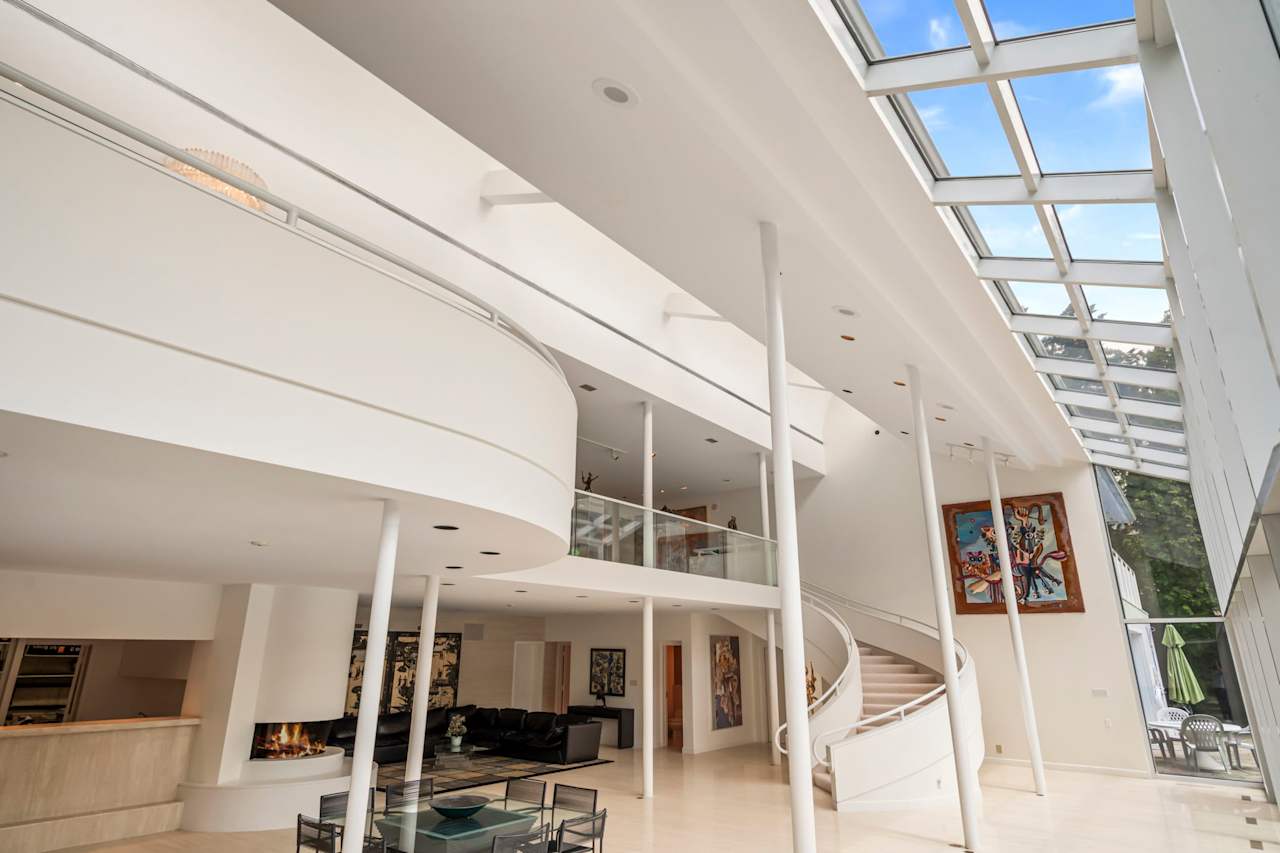 Sprawling Ravine Estate | Barry Cohen Homes