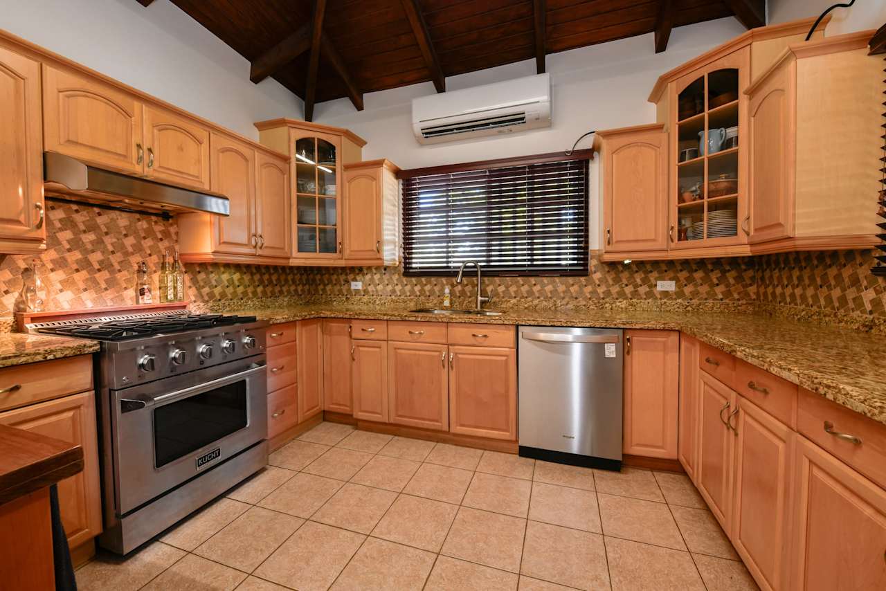 Beach, vacation home, villa, retreat, 4 bedrooms house, pool | Bold ...