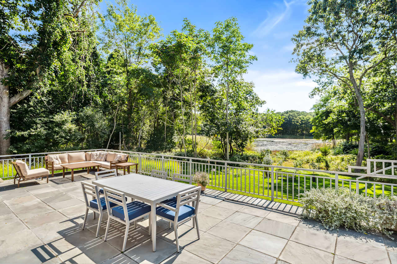 20 Lily Pond Drive | Mala Sander + Team