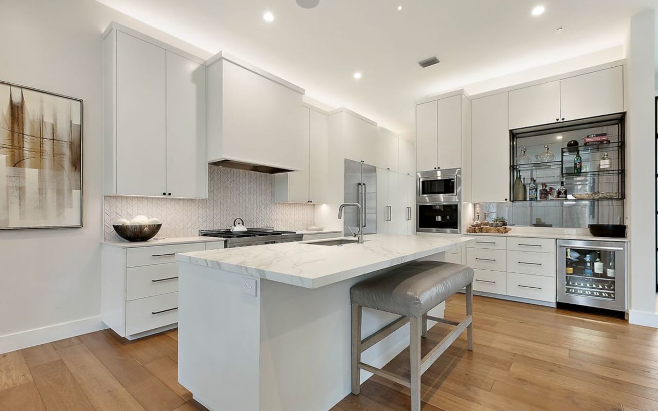 1301 Woodlawn Blvd | Lander Peerman