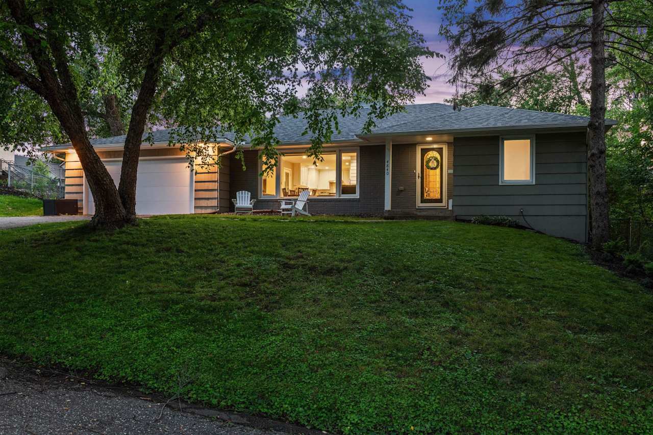 John Adams Real Estate | Wayzata Luxury Real Estate Agents