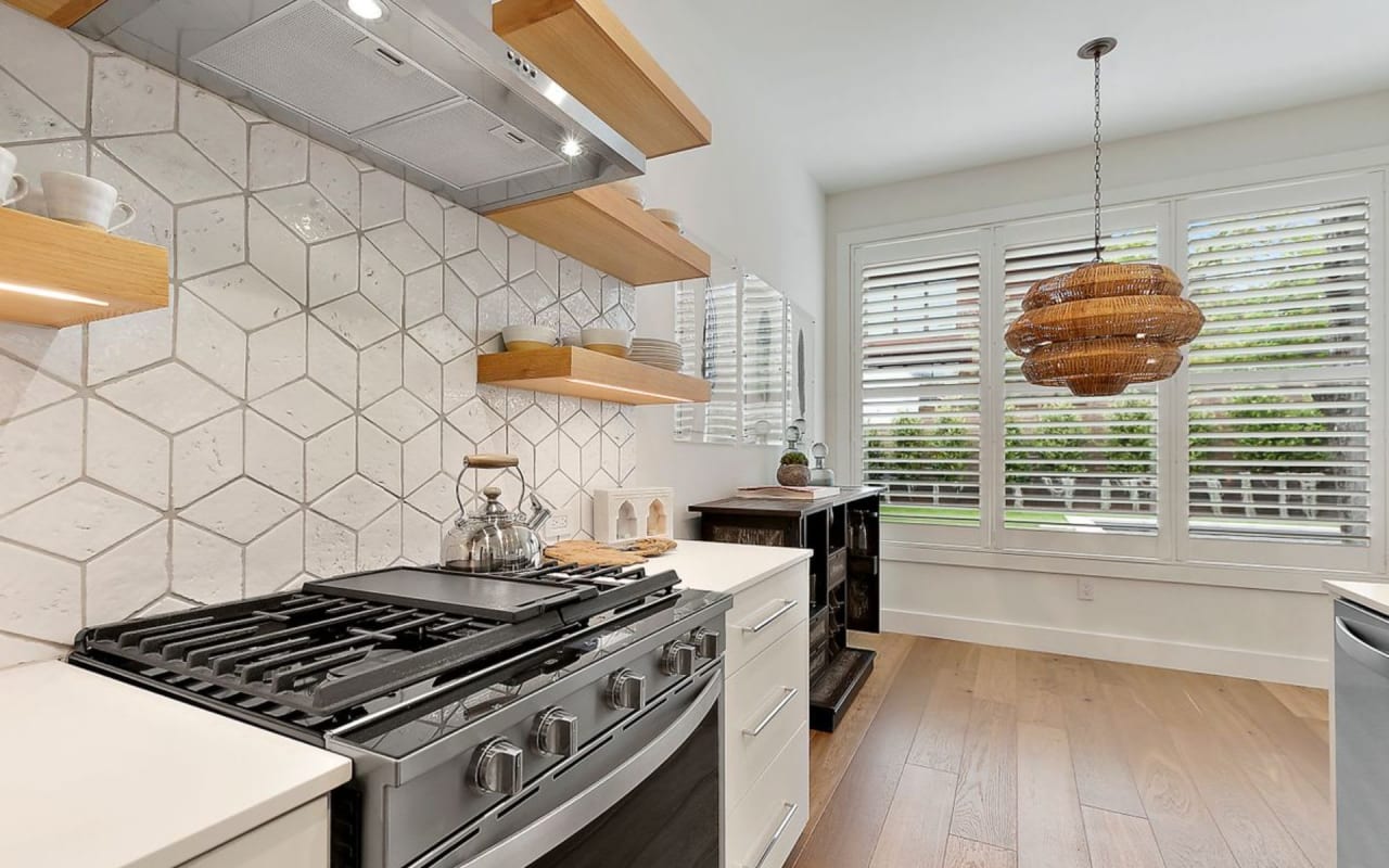 1301 Woodlawn Blvd | Lander Peerman