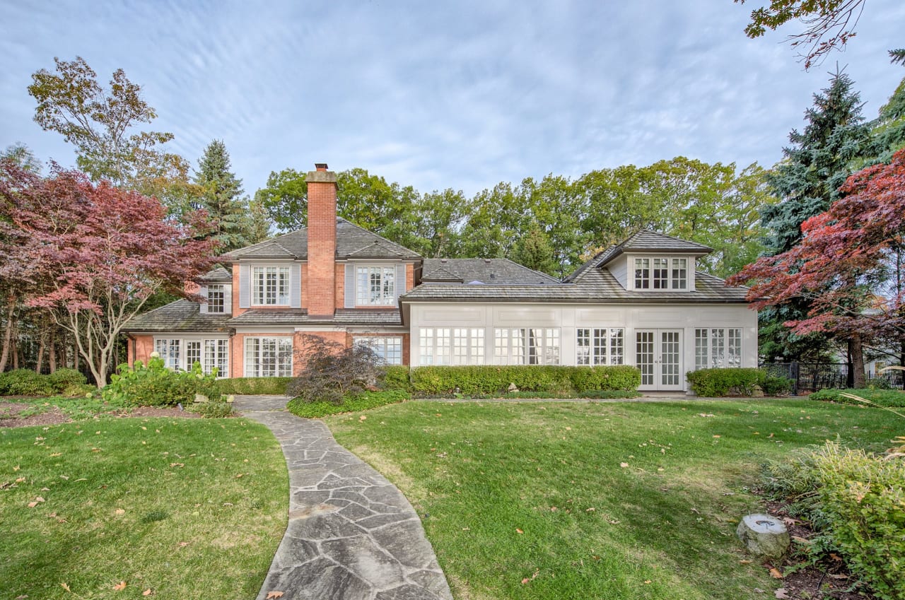 2 Ennisclare Drive West | Oakville, ON L6J 4N2 | Goodale Miller Team