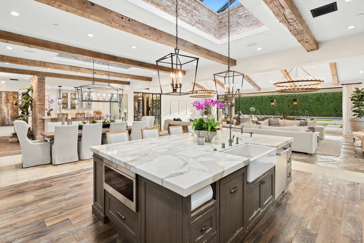 VALIA Properties | Corona del Mar Luxury Real Estate