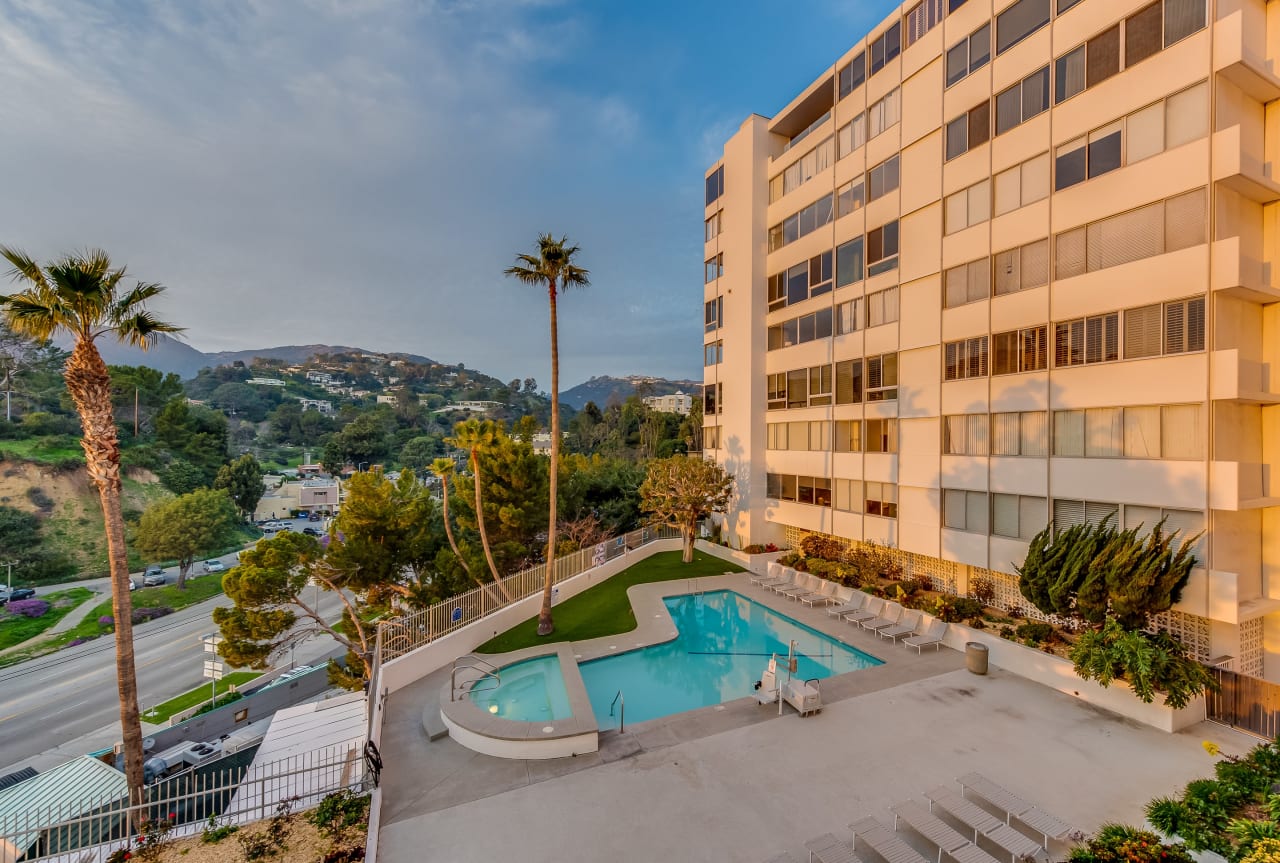 Exquisite 2 Bed 2 Bath Condo in Edgewater Towers | Pacific Palisades ...