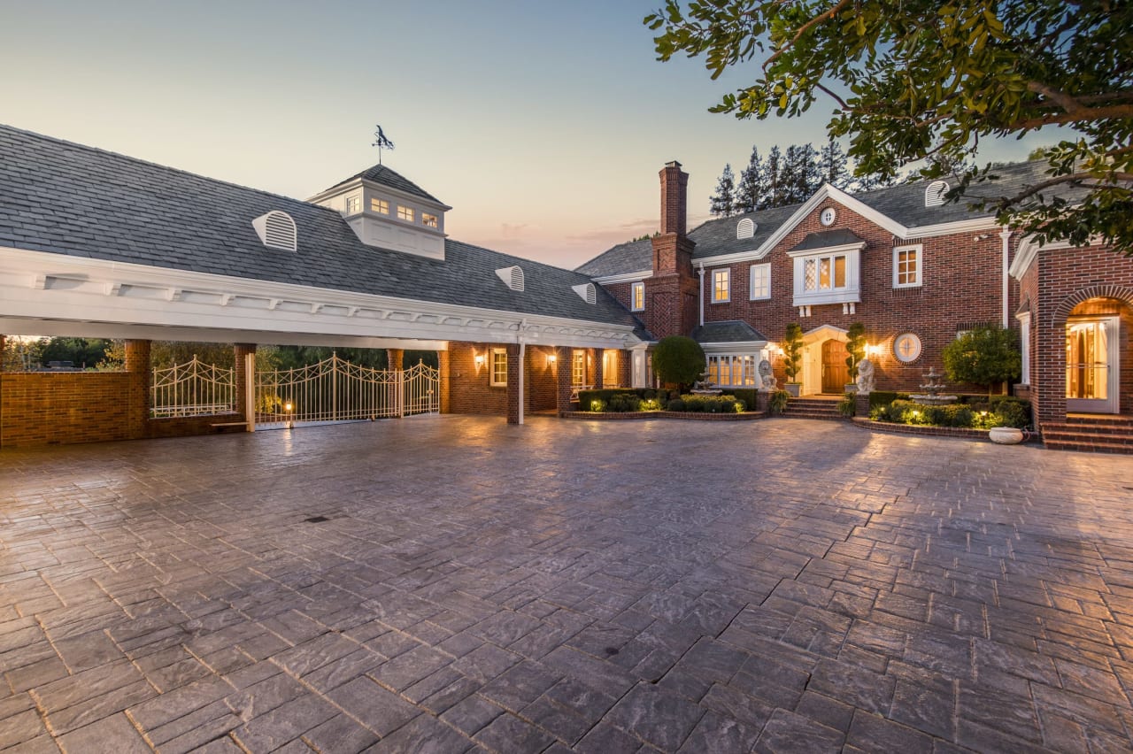 Hidden Hills Vineyard Estate | Jeff Biebuyck & Dana Olmes Luxury Homes ...