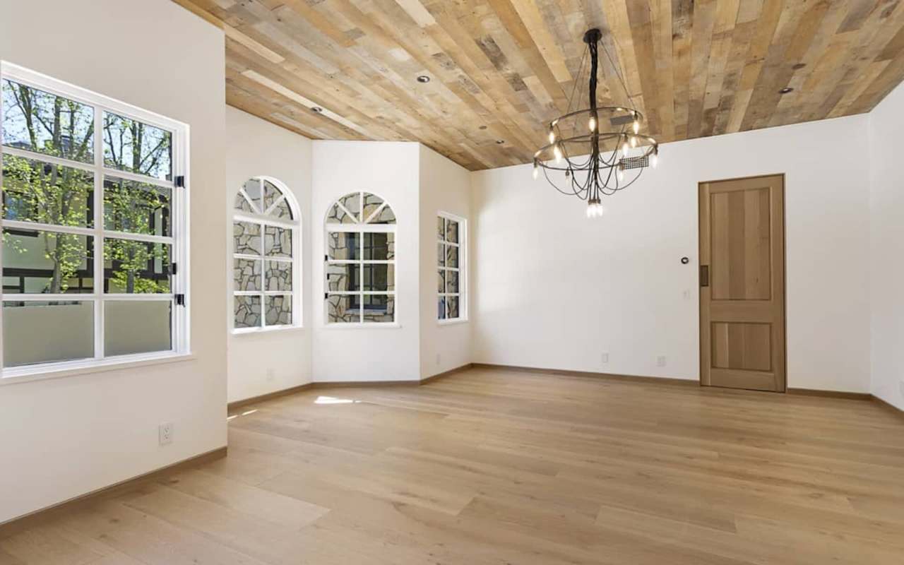 Crest Court | Projects