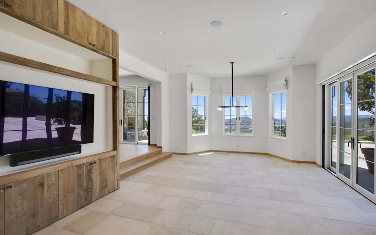 Crest Court | Projects