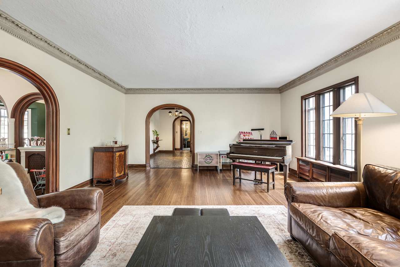 1900 Strathcona Drive