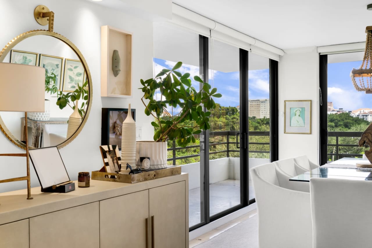 Futuristic Interior Design Trends: Shaping Tomorrow's Homes