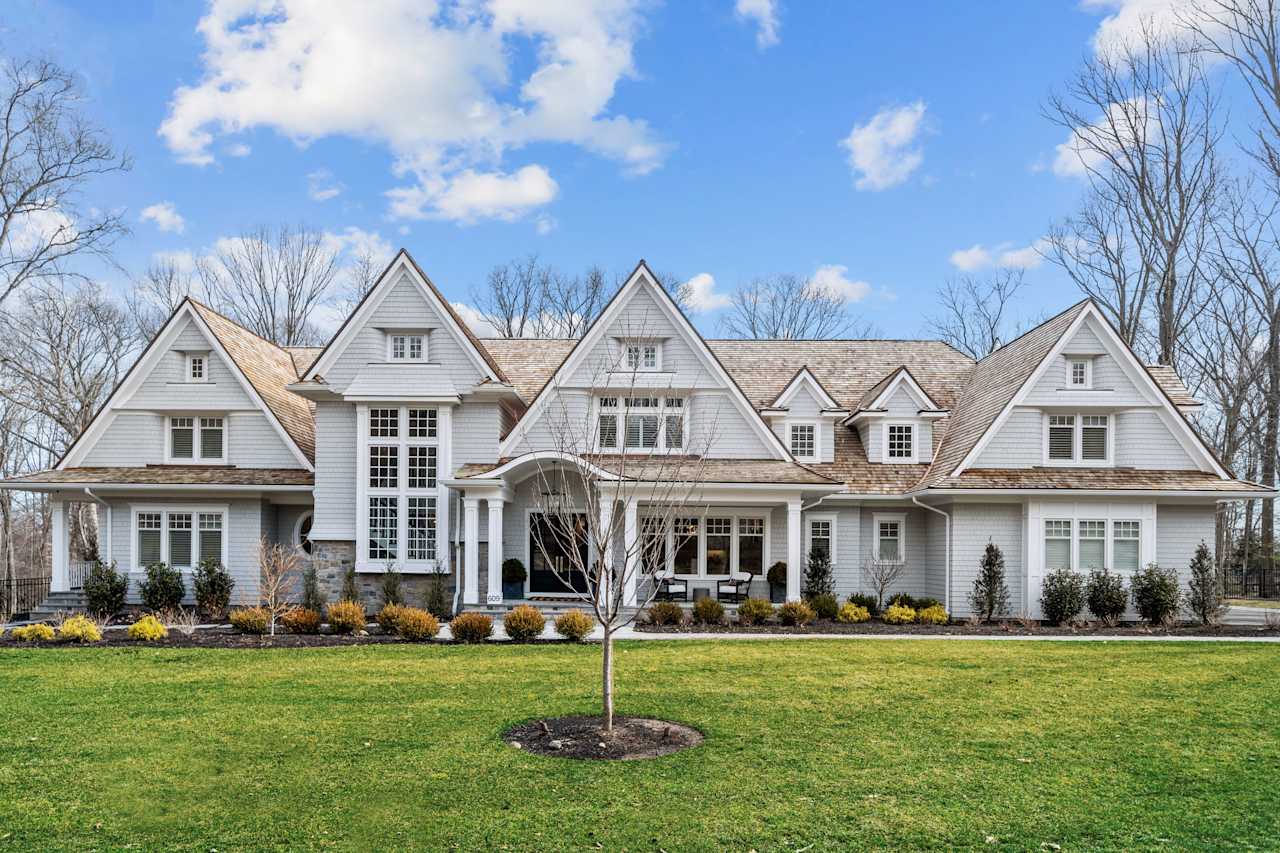 609 Navaho Trail Drive