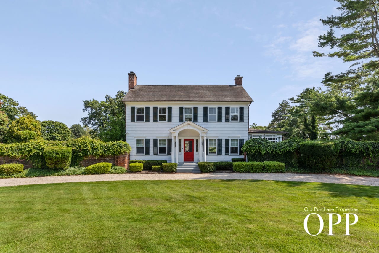 52 South Country Road | Bellport Village, NY 11713 | 5 Beds