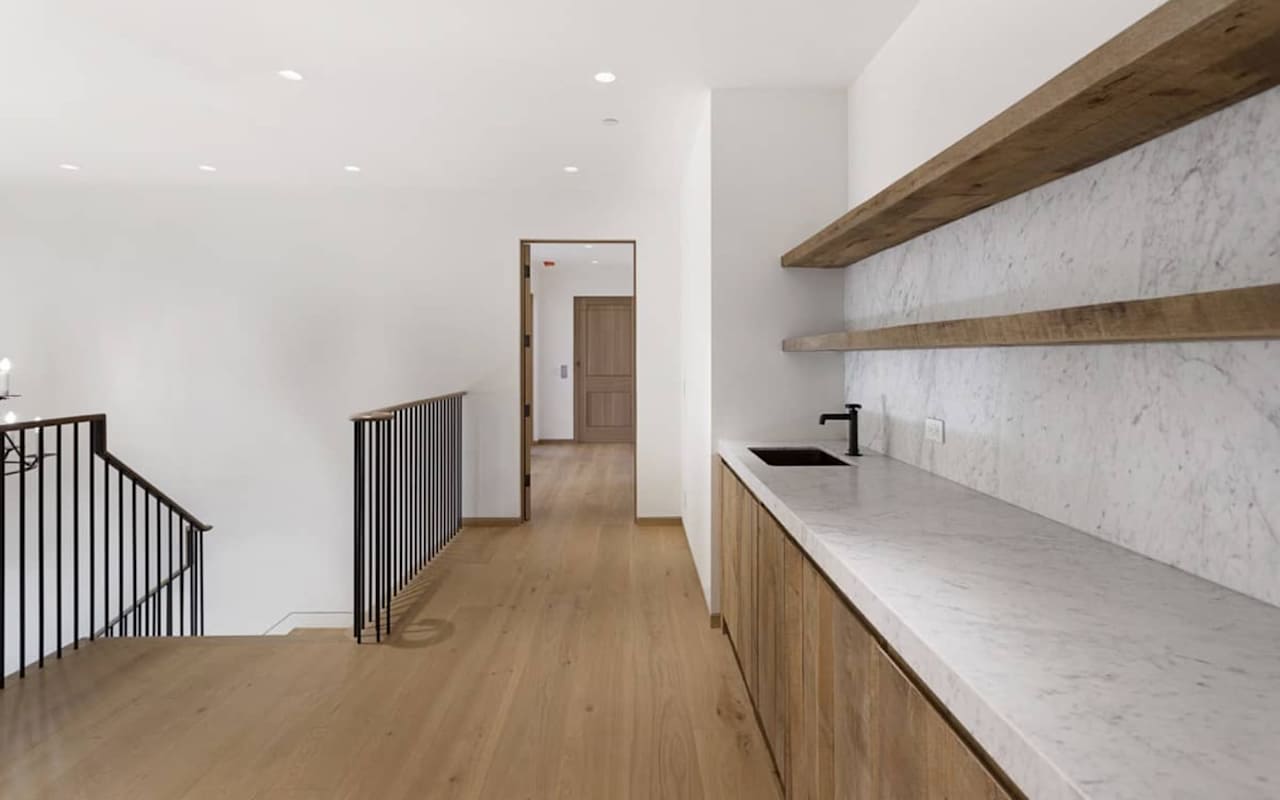 Crest Court | Projects