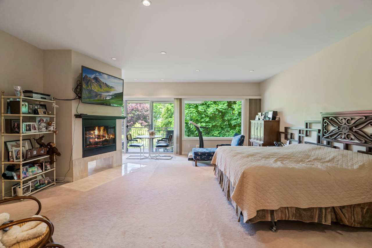 Sprawling Ravine Estate | Barry Cohen Homes