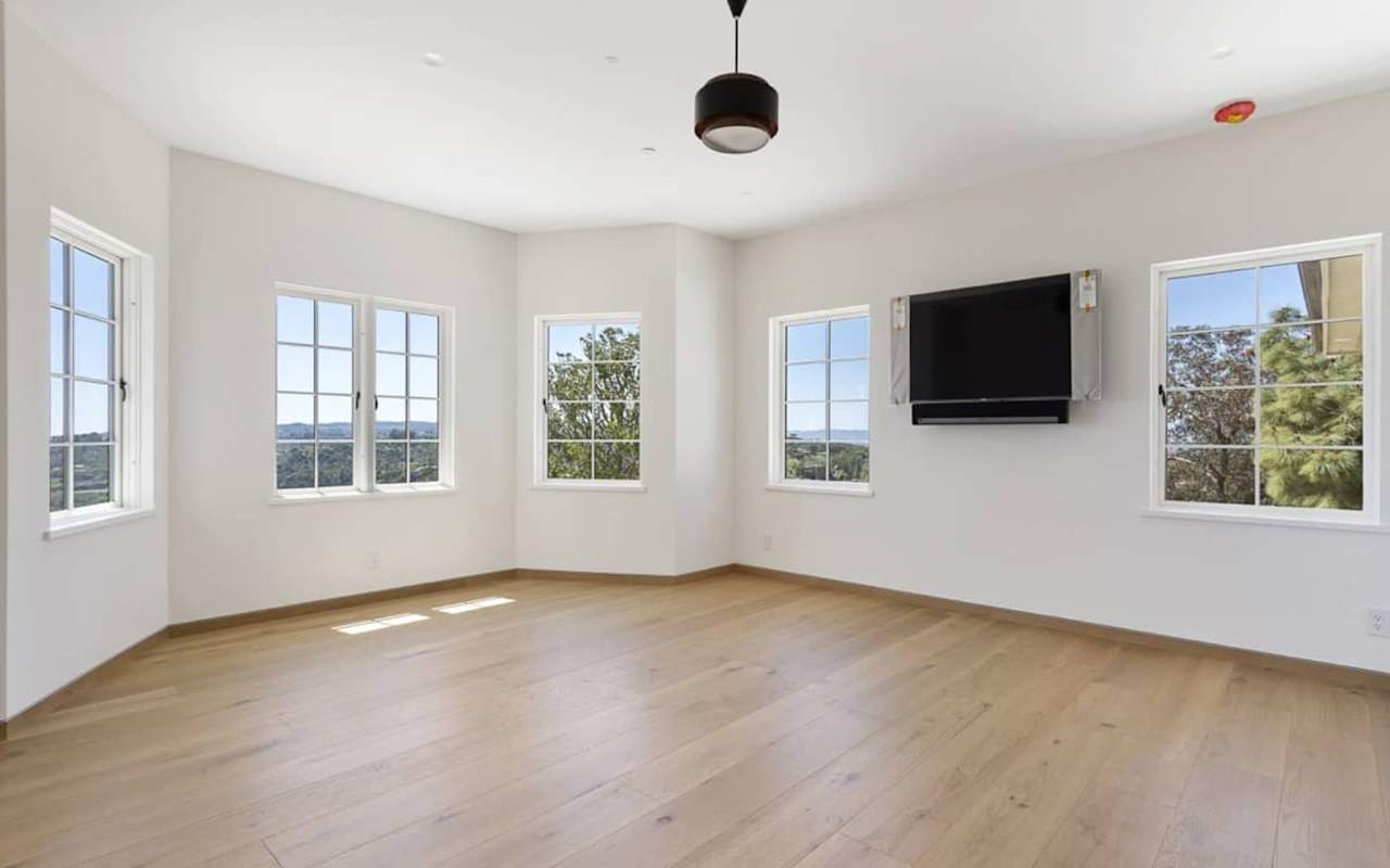 Crest Court | Projects