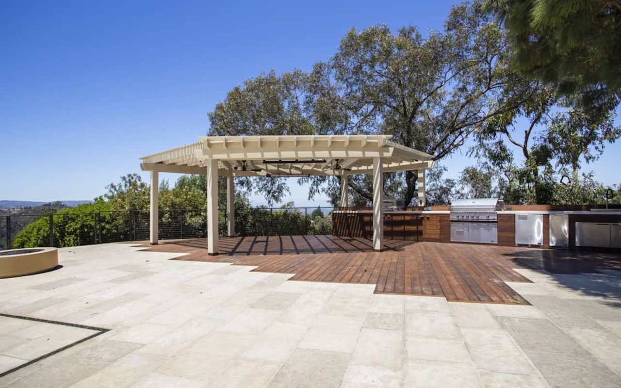 Crest Court | Projects