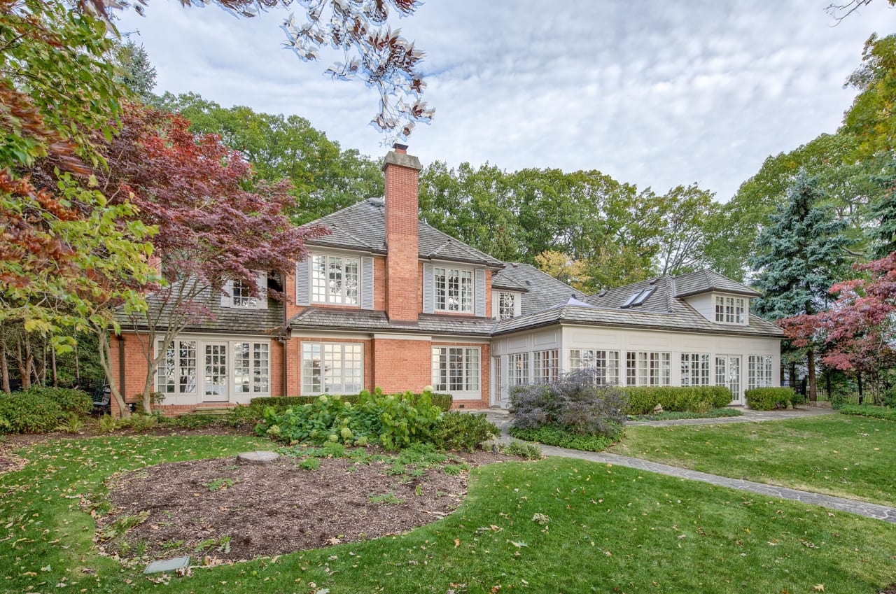 2 Ennisclare Drive West | Oakville, ON L6J 4N2 | Goodale Miller Team
