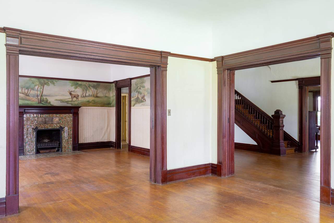 Grand Los Angeles Craftsman