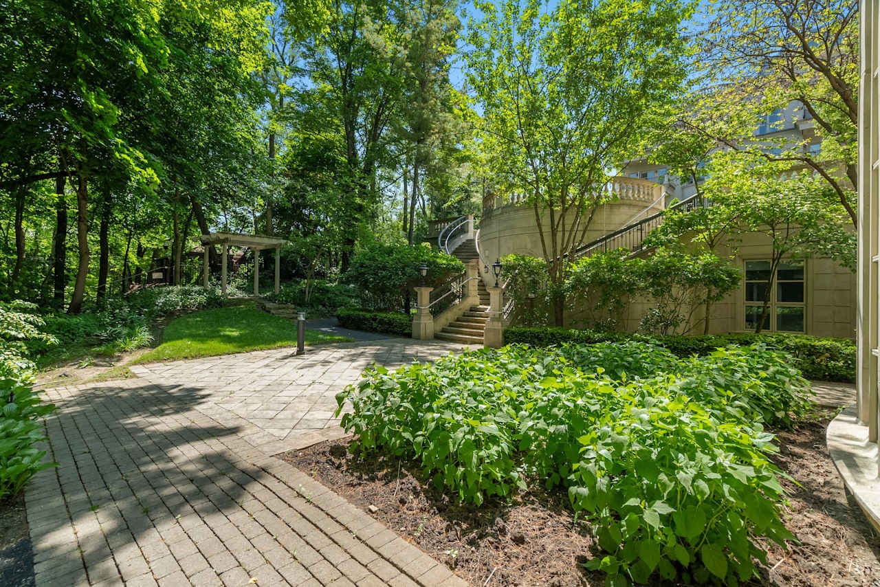 Exclusive Residence - One Post Road | Barry Cohen Homes