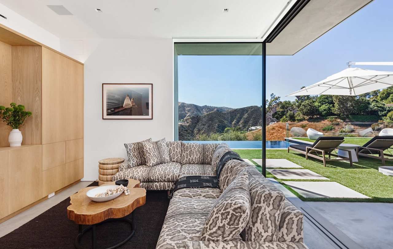 971 Linda Flora Dr | 90049 | 5 Beds, 5 Baths