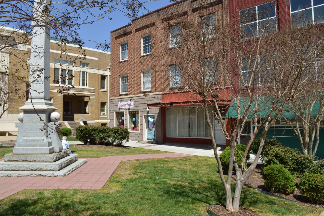 Lenoir | Community Guide