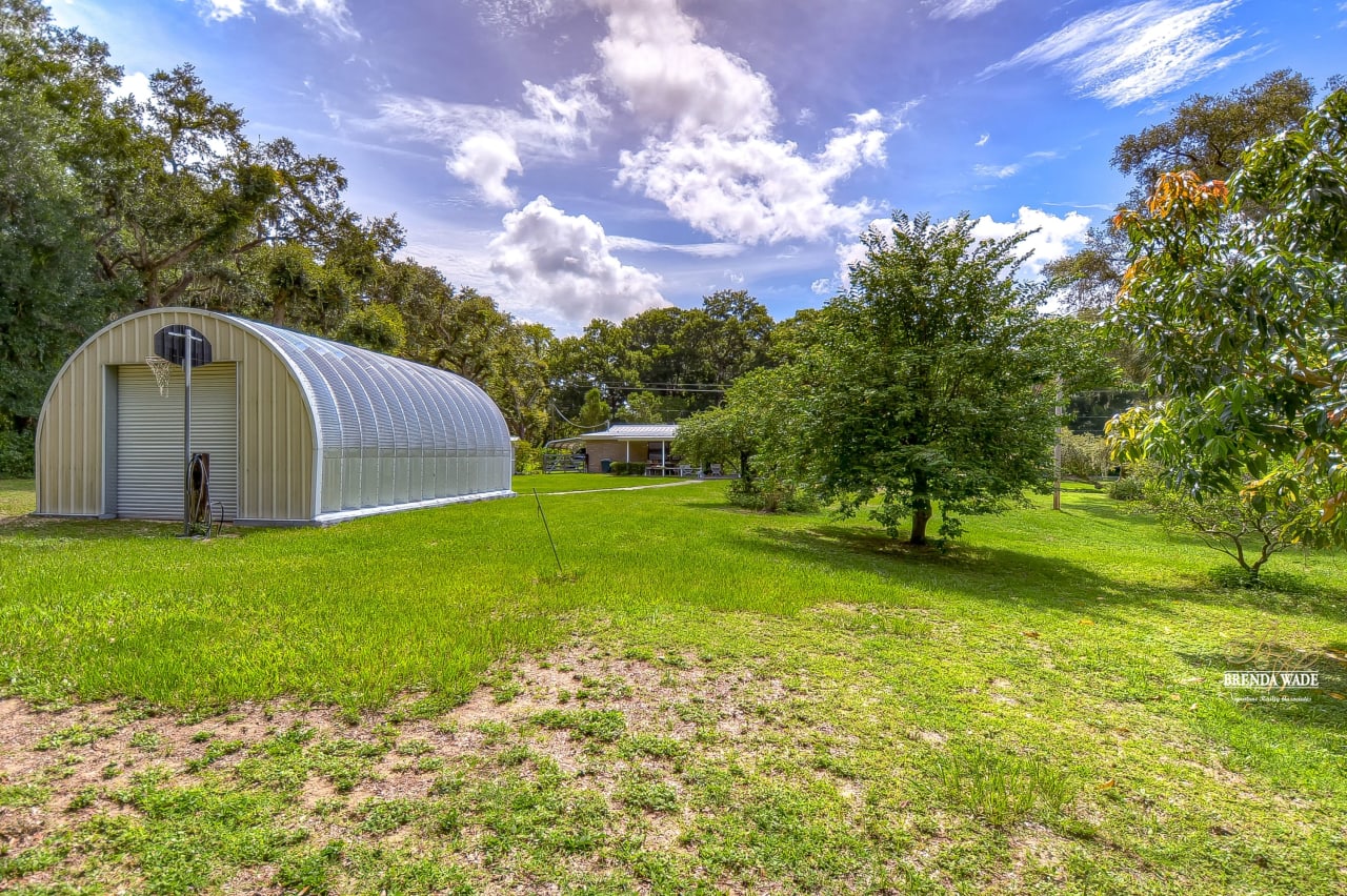 3302 S Saint Cloud Avenue | Valrico, FL 33596 | Brenda Wade Team