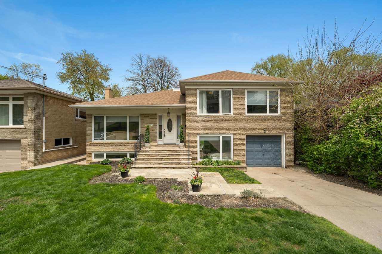 SOLD: Spacious Sidesplit | Barry Cohen Homes