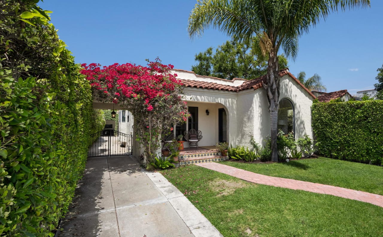 Lush Private Spanish Hideaway in Picfair Village