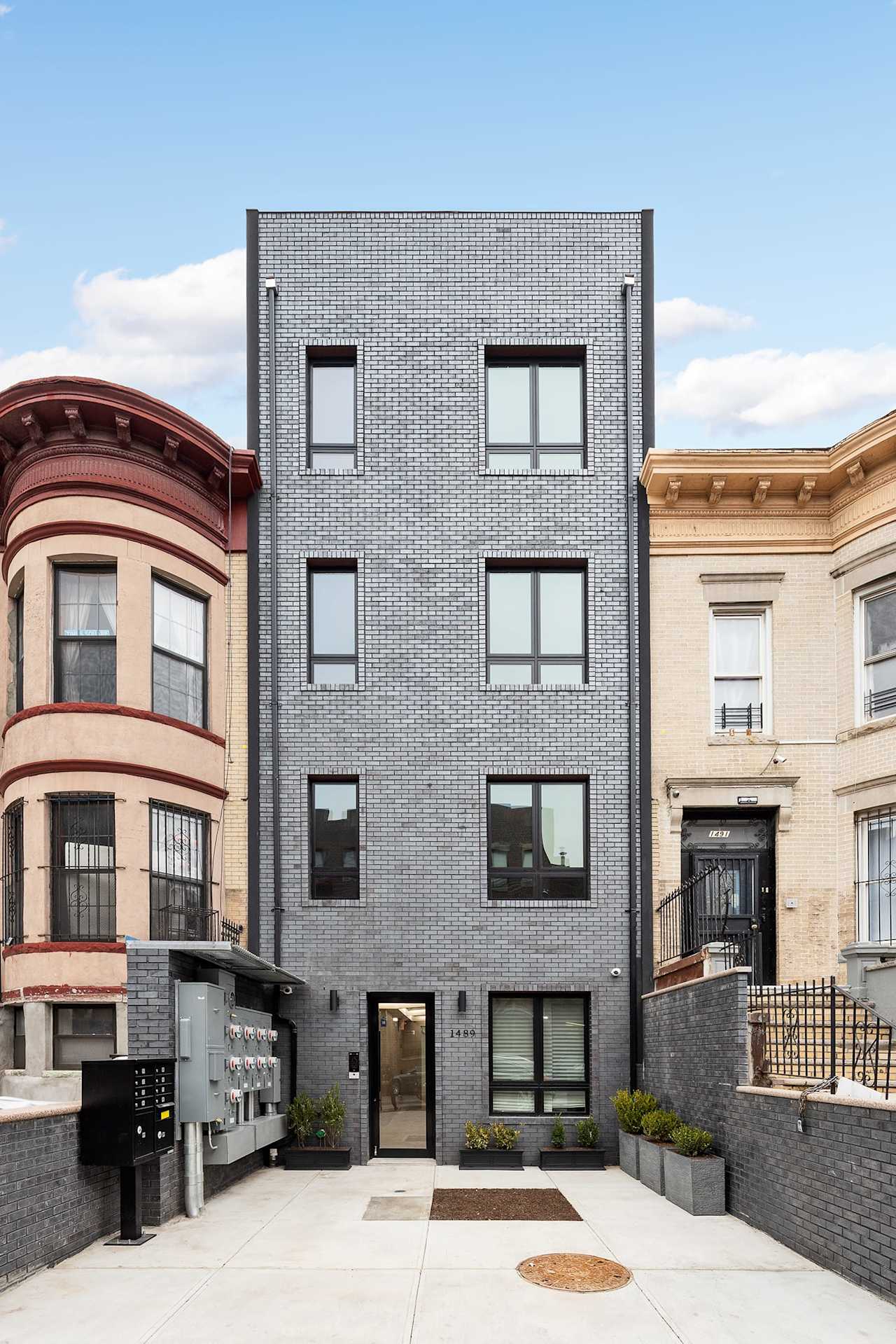 SERHANT. Real Estate