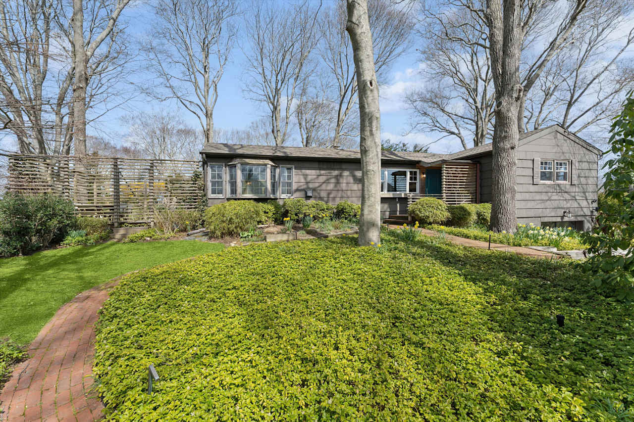 5 Bay View Drive E | Mala Sander + Team