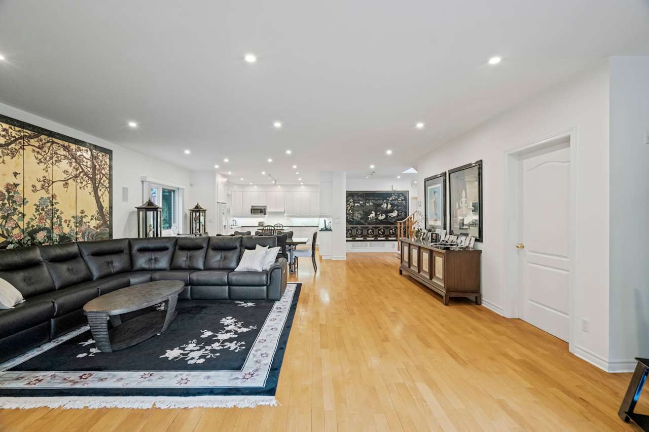 Sprawling Ravine Estate | Barry Cohen Homes